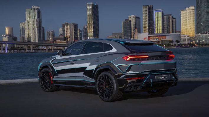 Le SUV Urus SE de Lamborghini est une œuvre d'art unique qui a pris 230 heures à peindre ...